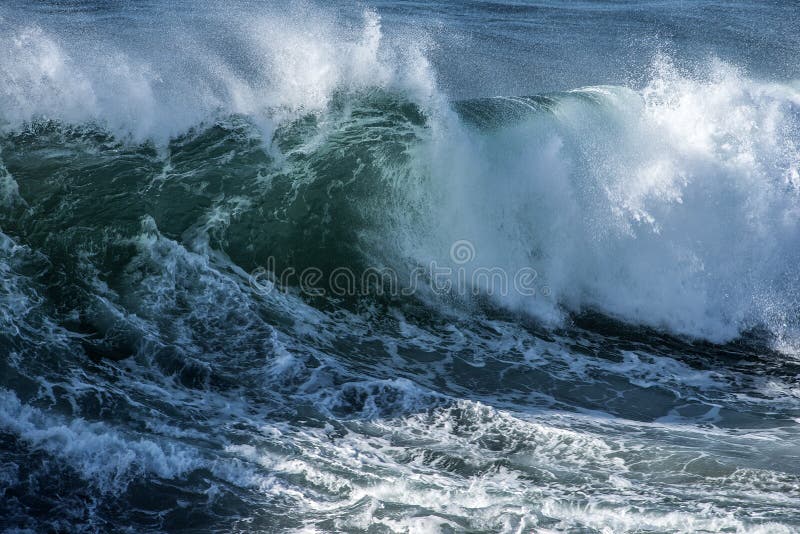 Large breaking wave stock image. Image of breaks, maroubra - 58680481