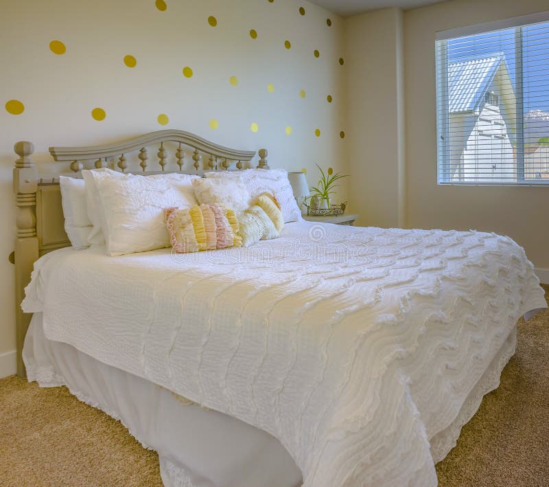 Large clean bed in bedroom stock image. Image of blanket - 119115315