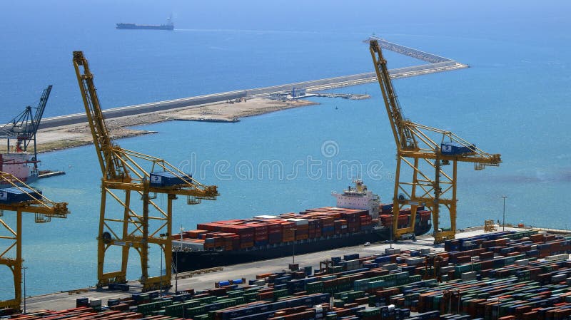 A large container ship editorial image. Image of export - 89897860