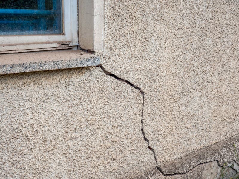 Large Crack in a House Wall Stock Photo - Image of interior, danger ...