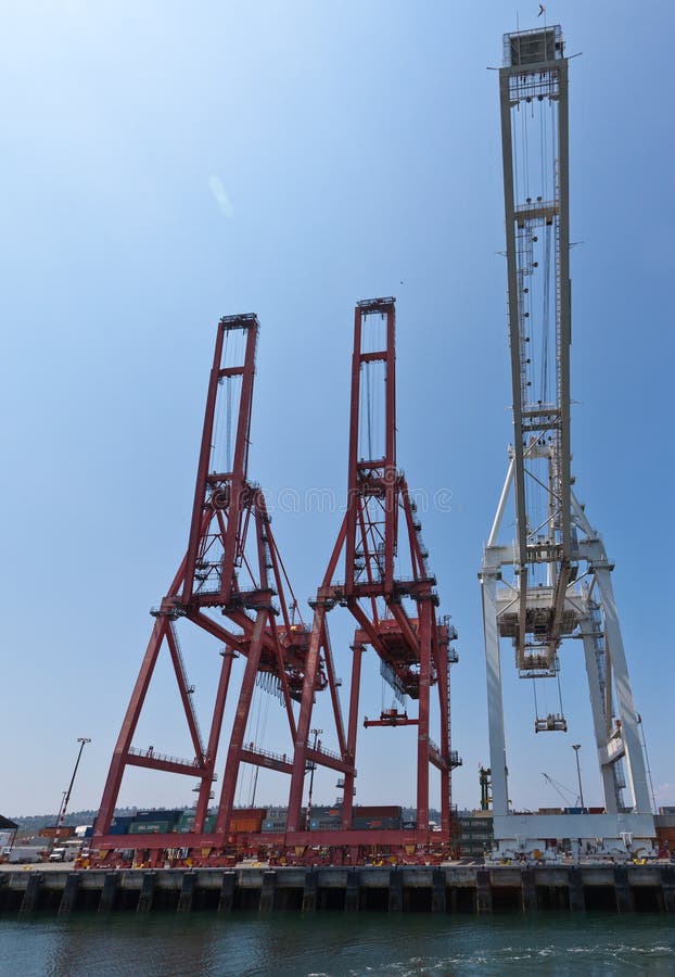 Large Cranes at Seattle Harbour Editorial Stock Photo - Image of blue ...