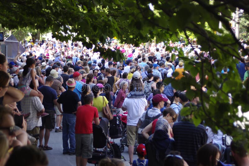 Large Crowd of People Behind Tree Editorial Photo - Image of crowd ...