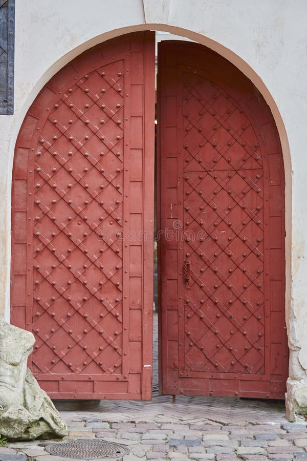 Large Double Ancient Red Open Door Gate Arch Stock Photo - Image of ...