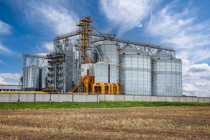 Large Grain Elevator with Multiple Cylindrical Metal Silos, Structural ...