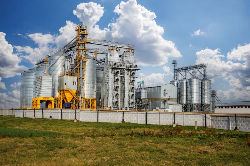 Large Grain Elevator with Multiple Cylindrical Metal Silos, Structural ...