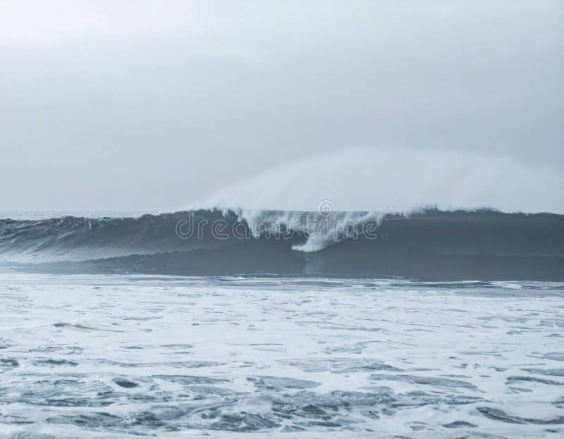Large Grey Ocean Wave during Stormy Weather Stock Illustration ...