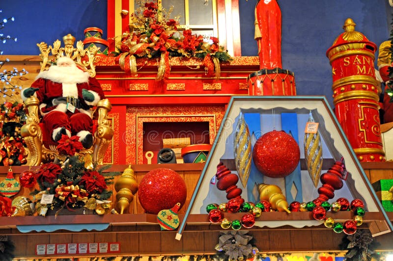 Large Indoor Decorated Christmas Tree Stock Photo - Image of inside ...