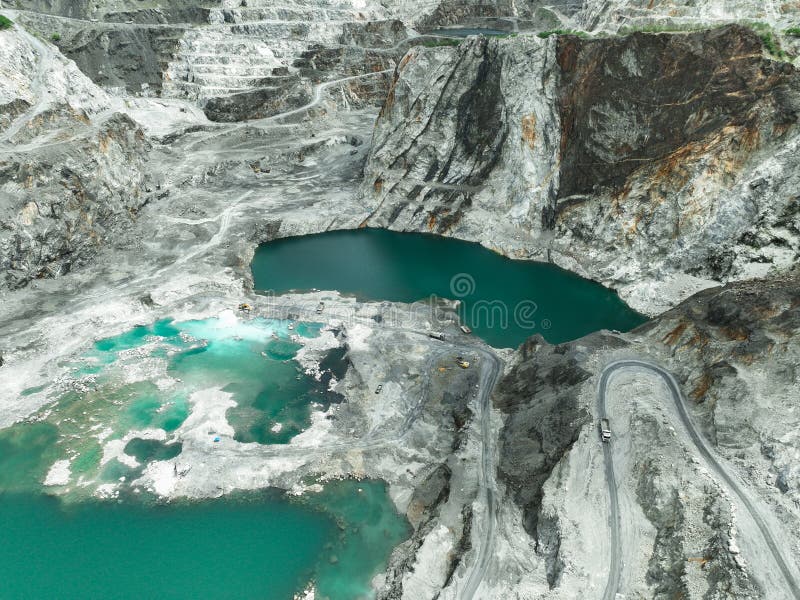 Large Limestone Rock in the Middle of a Fast Flowing Stream Stock Image ...