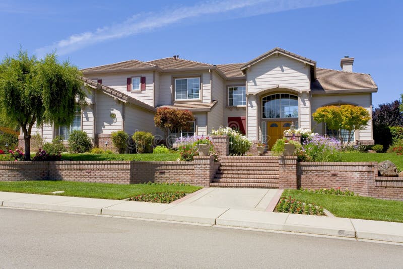 Large Luxurious Suburban Home Executive Family Free Stock Photos ...