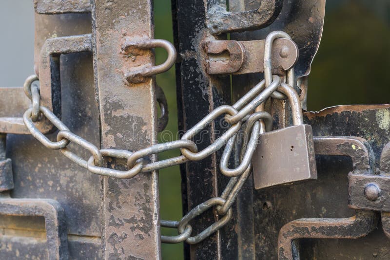 Large Metal Chain and Padlock Stock Image - Image of gray, closed: 80815025