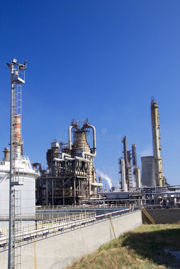 Large Oil Refinery in Italy Stock Image - Image of environment, diesel ...