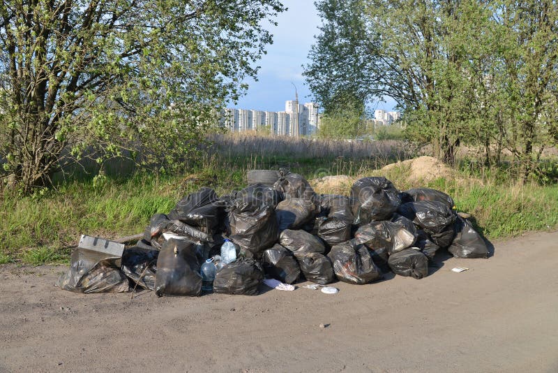 Large Pile of Various Garbage Editorial Photo - Image of pile ...