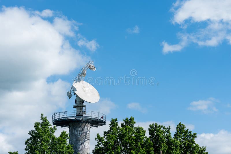 A large radar system stock image. Image of electrical - 277922389