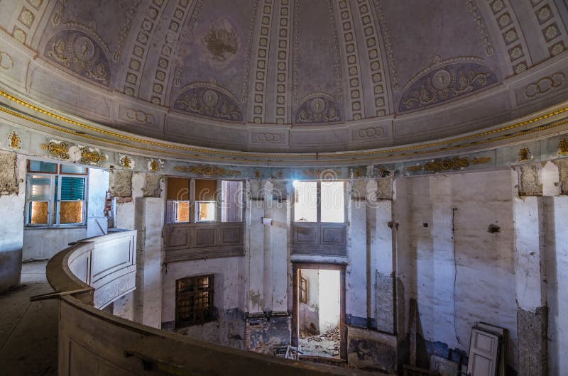 Large Round Room with Decorated Dome Stock Image - Image of overgrown ...