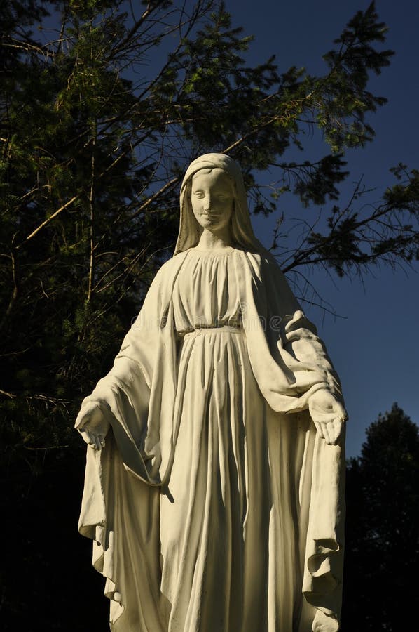Large Stone Virgin Mary Statue Stock Image - Image of outdoors, dead ...