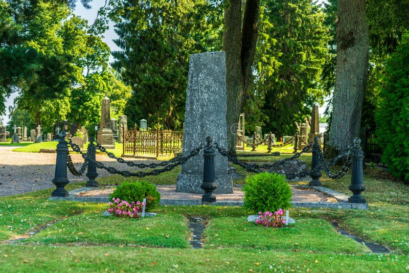 Large Tombstone Surrounded by Pillars and Chains Editorial Stock Photo ...