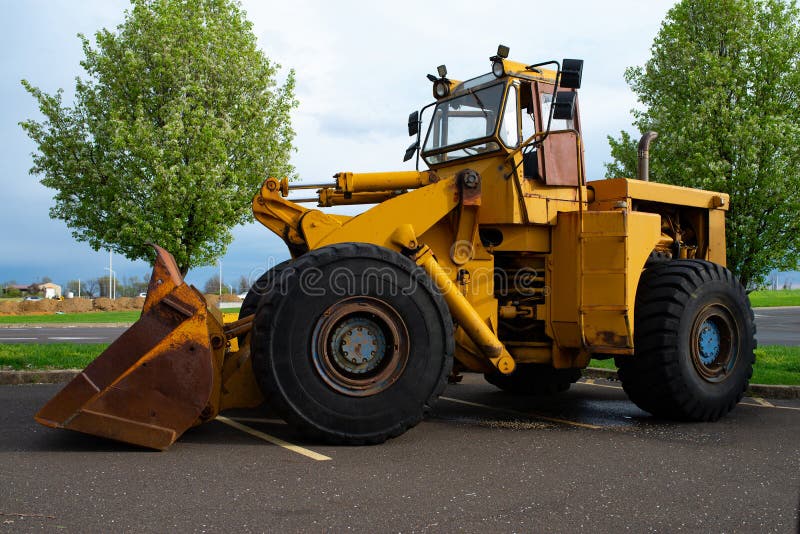 Large Yellow Tractor Loader Bulldozer Heavy Dirt Stock Photo - Image of ...