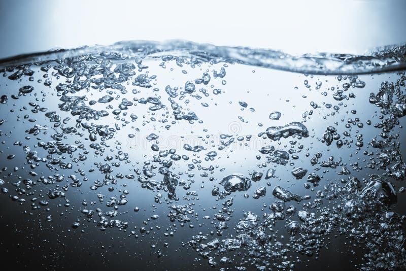 Las Burbujas De Agua Flotan. Ola De Agua. Agua Dulce Puro Salpicado ...