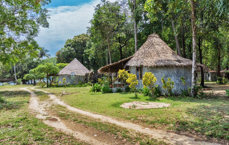 Las Chozas En La Selva Tropical Foto de archivo - Imagen de turismo ...