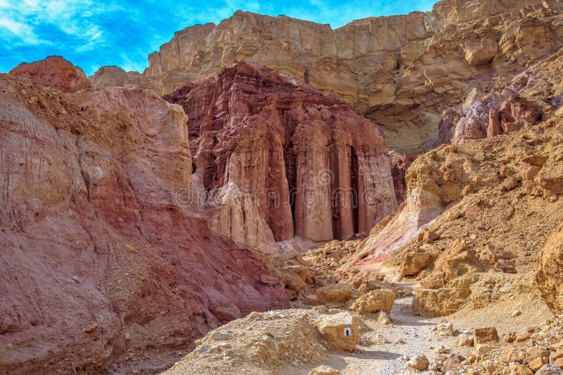 Montañas secas de Eilat imagen de archivo. Imagen de color - 73490131