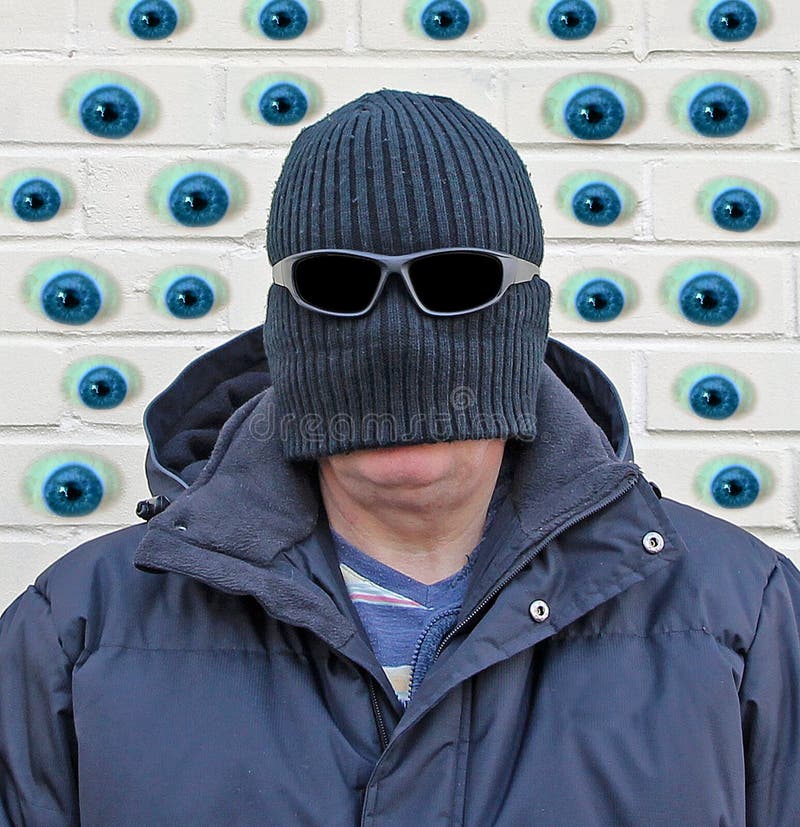 ¡Las paredes tienen ojos! foto de archivo. Imagen de peligro - 83438256