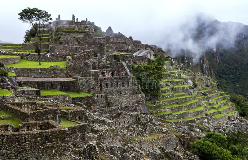 Las Ruinas Antiguas Increíbles De Machu Picchu En Perú Fotografía ...