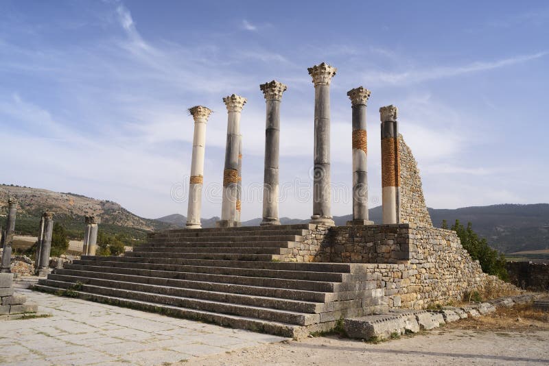 Las Ruinas De La Ciudad Romana Antigua De Volubilis, Marruecos Imagen ... Las Ruinas De La Ciudad Romana Antigua De Volubilis, Marruecos Imagen ...