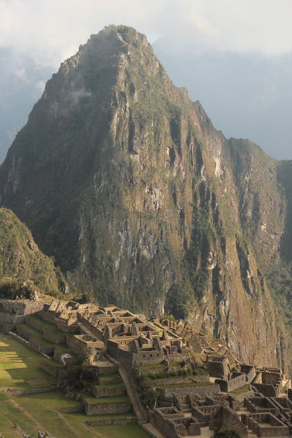 Las ruinas de Machu Picchu imagen de archivo. Imagen de vacaciones ...