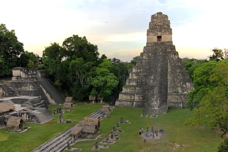 Las Ruinas Mayas Tikal Guatemala Foto de archivo - Imagen de aventura ...