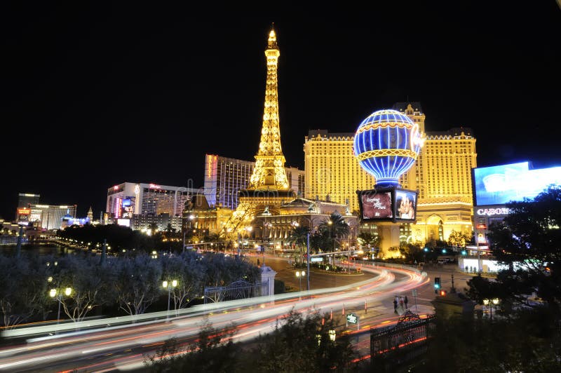 Las Vegas Landmarks at Night Editorial Photo - Image of traffic, tower ...