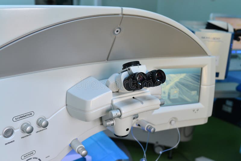 Laser de chirurgie d'oeil photo stock. Image du technologie - 110773470