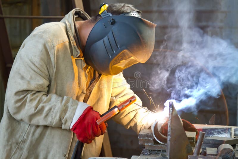 Lassenwerkplek in Een Open Ruimte Stock Afbeelding - Image of pijp ...