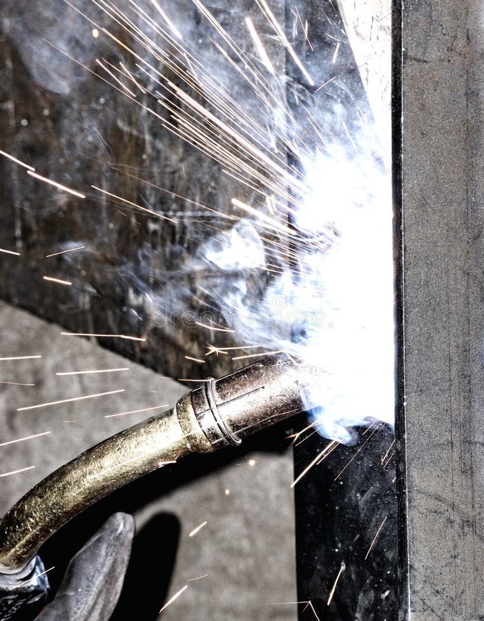 Lasser op het werk stock afbeelding. Image of gevaar, industrie - 9529787