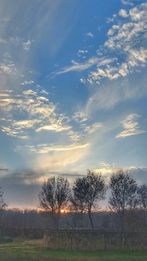 Last glimpse of sun stock image. Image of dawn, morning - 271974577