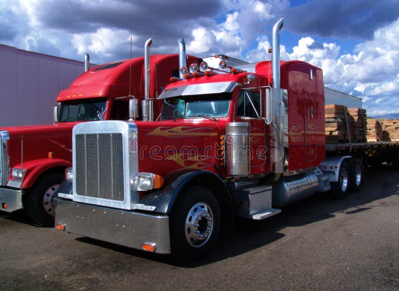 Lastbilar arkivfoto. Bild av rött, fraktar, bärare, gata - 789748