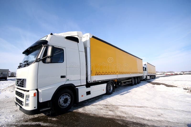 Grön lastbil arkivfoto. Bild av industri, hastighet, tecken - 5294132