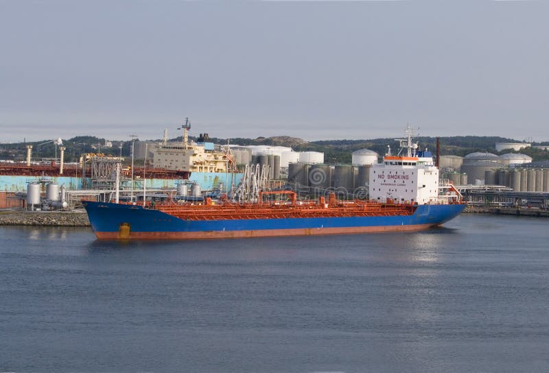 Lastfartyg arkivfoto. Bild av vatten, importera, logistik - 16015768