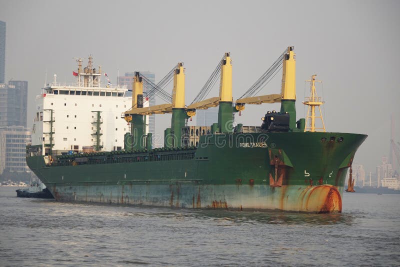 Lastfartyg redaktionell foto. Bild av industriellt, leverera - 37098355