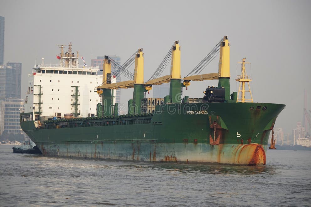 Lastfartyg redaktionell foto. Bild av industriellt, leverera - 37098355