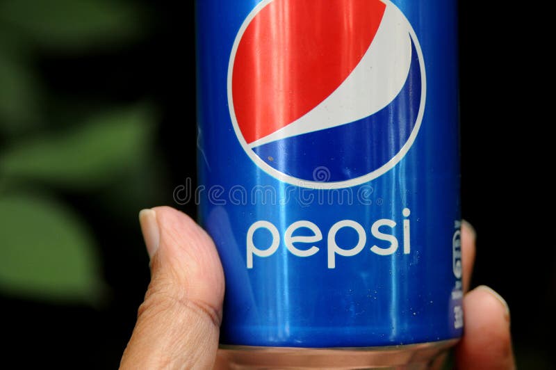 Lata de Pepsi imagem de stock editorial. Imagem de pepsi - 102090264