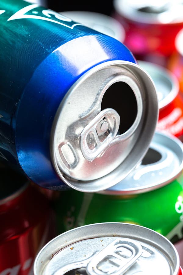 Latas de aluminio imagen de archivo. Imagen de latas - 65655527