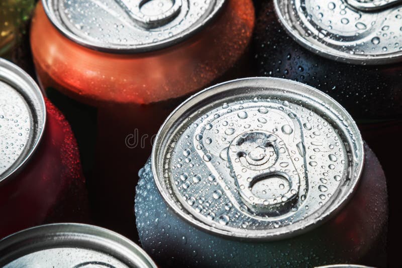 Latas De Bebidas E Da Cerveja Doces Refrigerar Congelado Foto de Stock ...