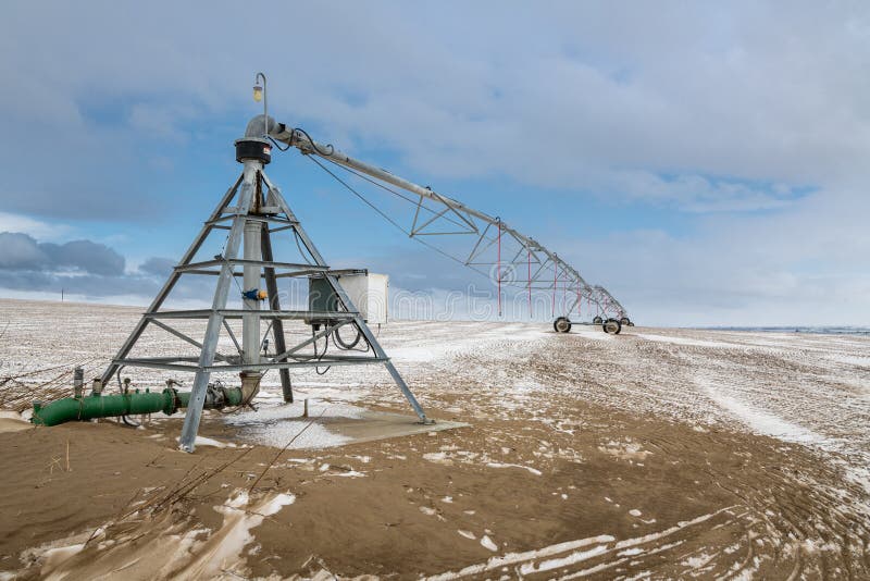 Lateral Move Irrigation System Stock Image - Image of linear, farming ...