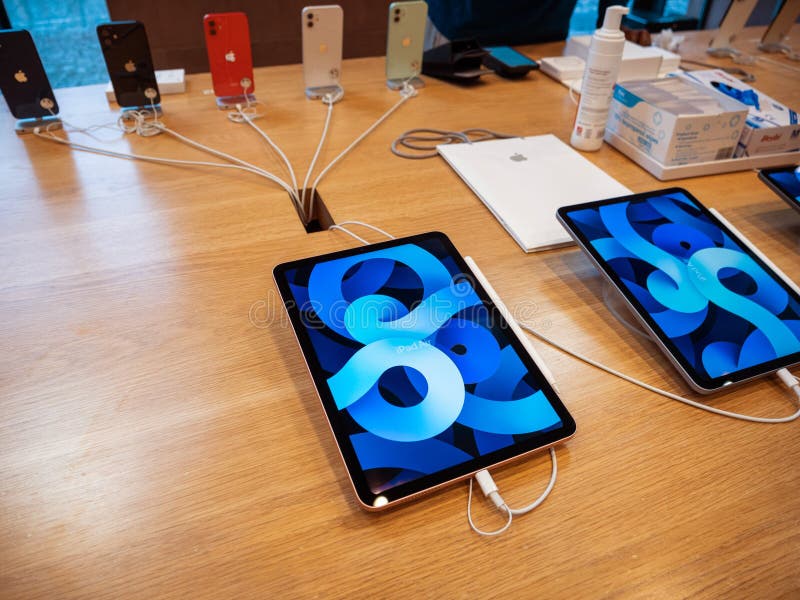 Latest Apple Computers Ipad Air during Launch Day Editorial Photo ...