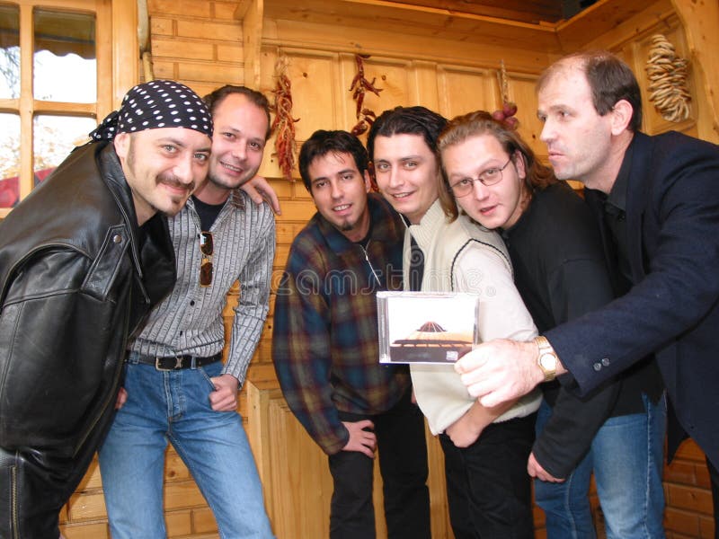 Latin Expres editorial photo. Image of expres, popa, bands - 26714981