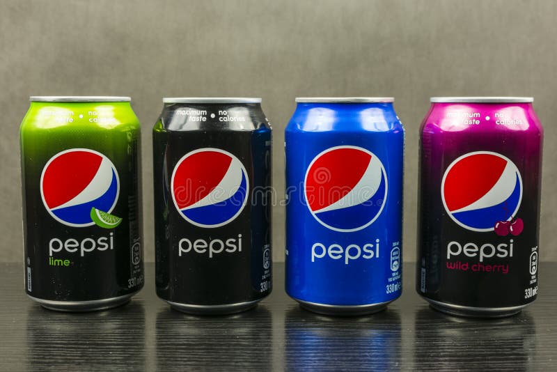 Latta Di a Del Gusto Originale Di Coca-Cola, Nelle Latte Del Fondo Con ...