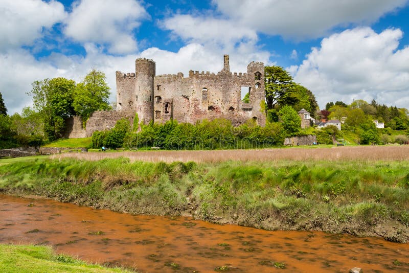 Laugharne-Schloss Wales stockfoto. Bild von reise, dylan - 55003834