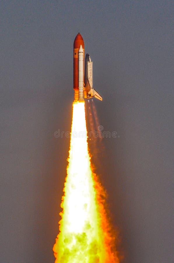 SPACE SHUTTLE DISCOVERY VAPOR TRAIL NASA Stock Photo - Image of ...