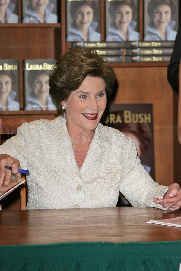 Laura Bush editorial image. Image of pasadena, book, bush - 25133820