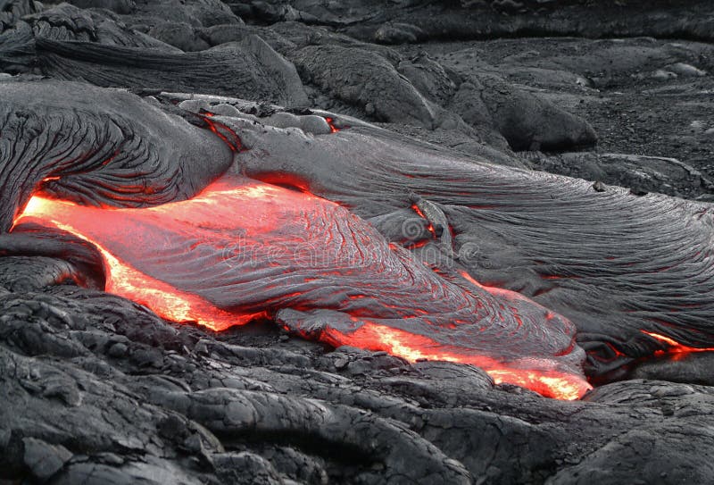 Lava que fluye en Hawaii imagen de archivo. Imagen de paisaje - 60935047